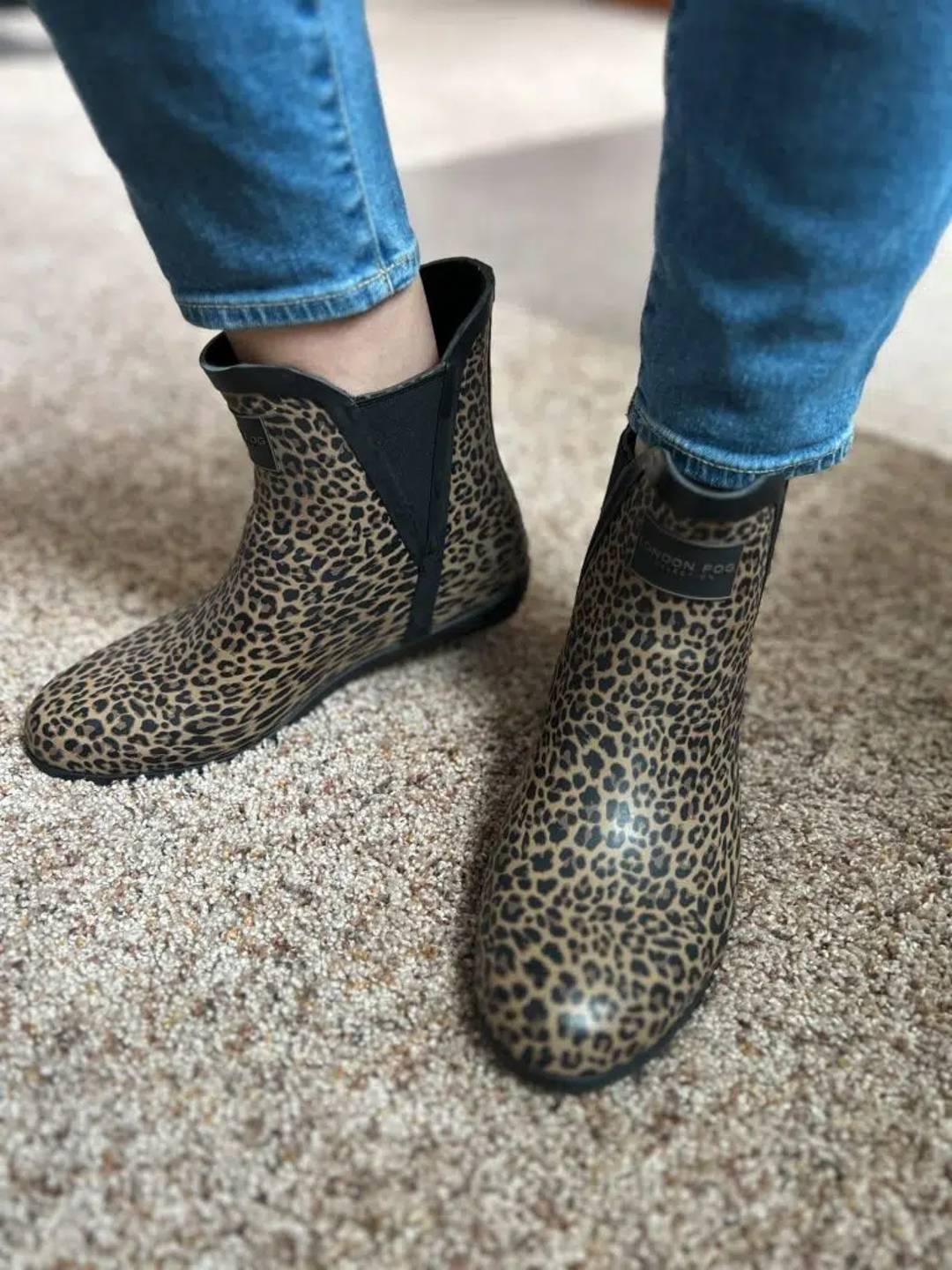 These short rubber boots have held up well ☔️